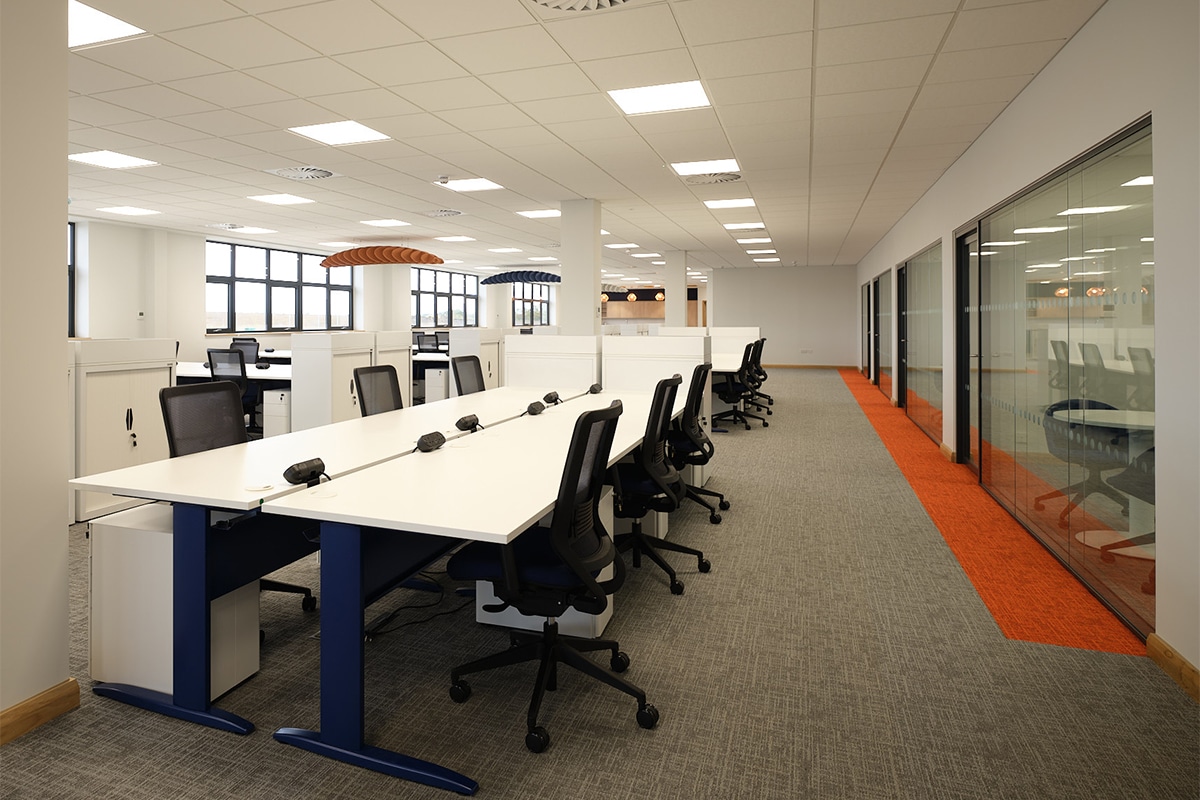 Todd Office Desks. UK made Cantilever desks. : Flexiform