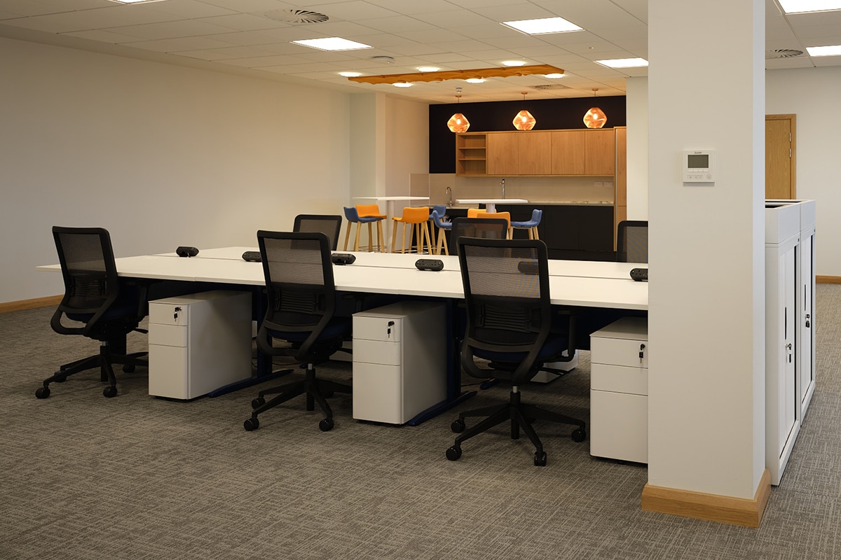Todd Office Desks. UK made Cantilever desks. : Flexiform